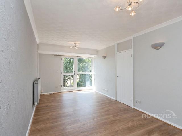 Yeovil Close, Farnborough, Hampshire GU14, 2 bed flat to rent, £1,350 pcm | PrimeLocation