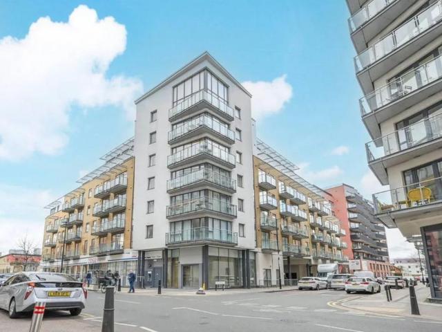 Yeo Street, London E3 Studio to rent £1,700 pcm £392 pw