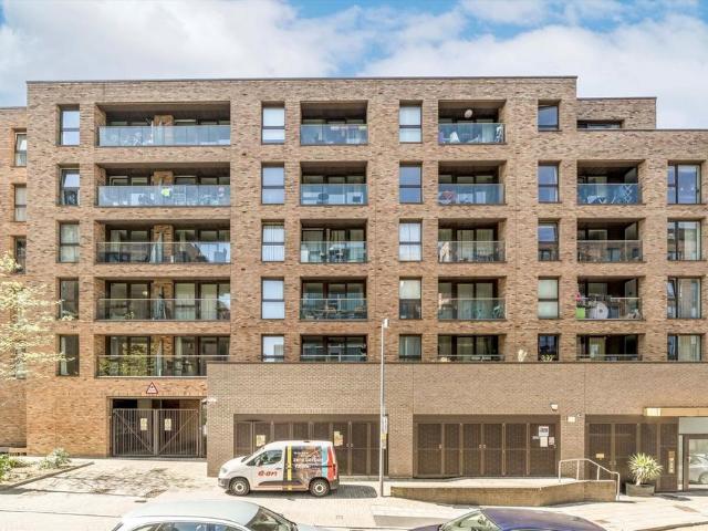 Yeoman Street, London SE8 2 bed flat to rent £2,450 pcm £565 pw