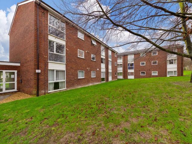 Yeats Close, Royston SG8, 2 bed flat to rent, £1,100 pcm | PrimeLocation
