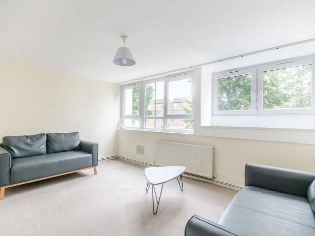 Yelverton Road, Battersea Square. 3 bed flat to rent £2,900 pcm £669 pw
