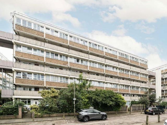 Yelverton Road, Battersea SW11 4 bed flat to rent £3,800 pcm £877 pw