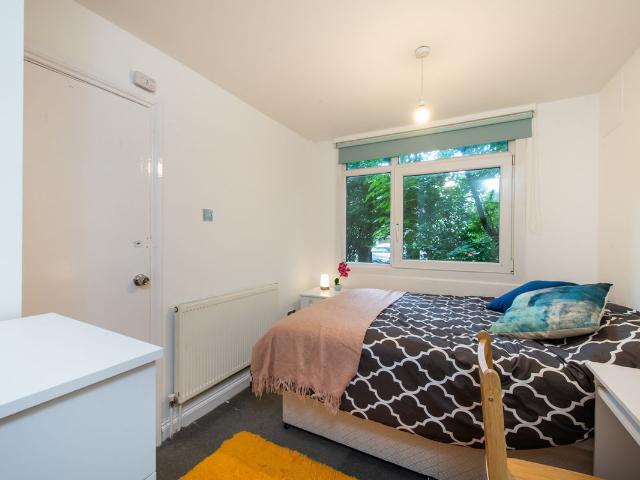 Yelverton Road, London SW11, Room to rent, £1,000 pcm | PrimeLocation