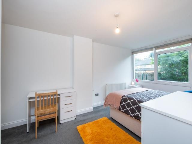 Yelverton Road, London SW11, Room to rent, £1,208 pcm | PrimeLocation