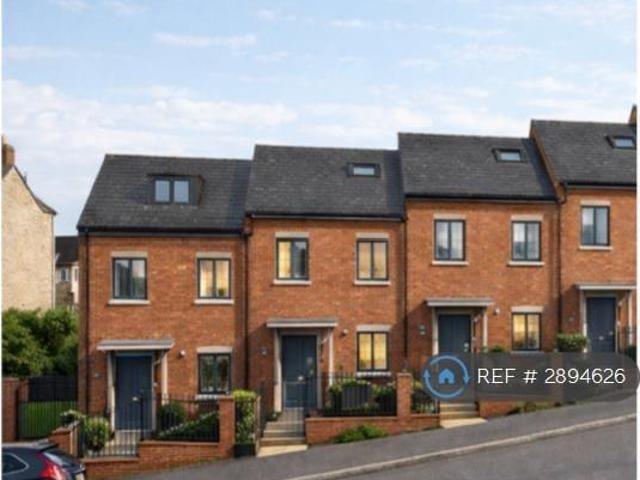 Yelvertoft Road, Northampton, NN2 3 bed terraced house to rent £1,550 pcm £358 pw