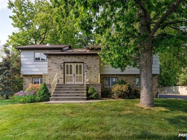 Yellow Brick Rd, Wayne, Home For Sale
