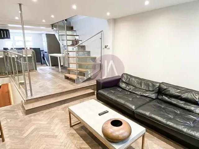 Yellow stone, Strutton Ground, London, SW1P 2HY, United Kingdom | 3 bed duplex for rent #167578949 | Rentberry