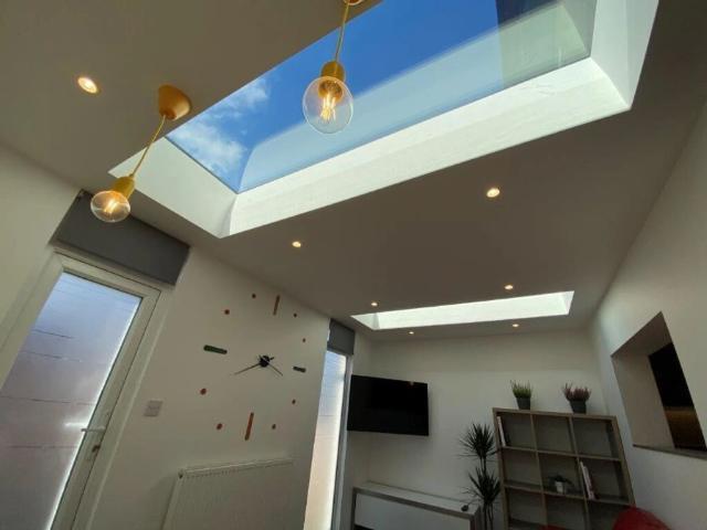 Yellow Room @ 46 Salisbury Street, Beeston, NG9 2EQ