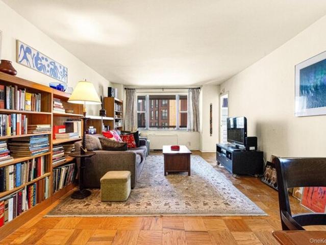 Yellowstone Blvd Yellowstone Blvd Unit D, Forest Hills, Property For Sale