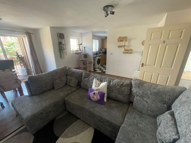 Yersin Court, Swindon