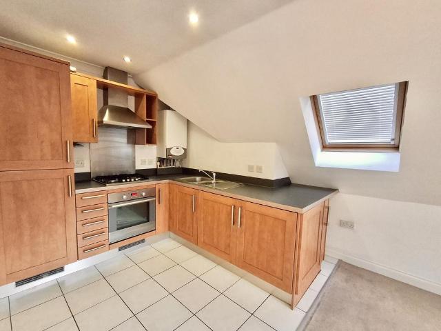 Yew Court, Waterlooville, PO8 1 bed apartment to rent £1,000 pcm £231 pw