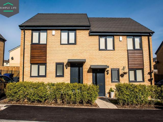 Yew Gardens, Doncaster, DN12 3 bed semi detached house to rent £1,025 pcm £237 pw