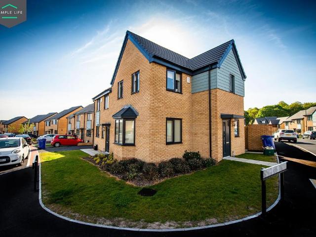 Yew Gardens, Doncaster, DN12 3 bed semi detached house to rent £1,075 pcm £248 pw