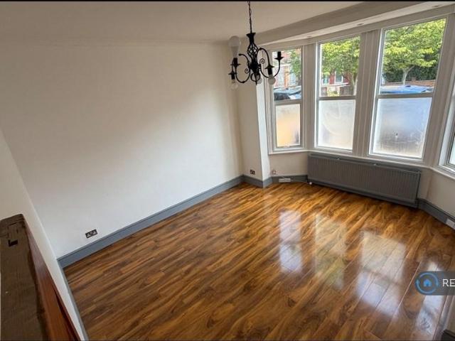 Yew Grove, London, NW2 3 bed maisonette to rent £2,900 pcm £669 pw