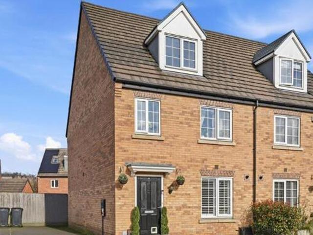 Yew Road, Leeds, 4 Bedroom Semi detached