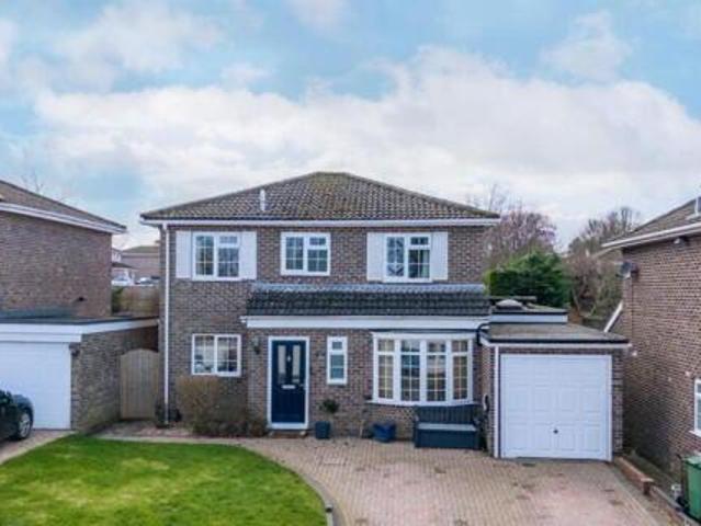 Yew Tree Close, Oakley, 4 Bedroom Detached