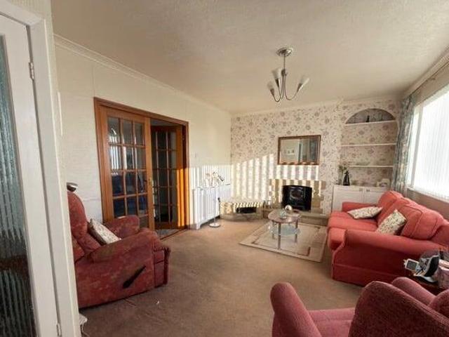 Yew Tree Crescent, Bradford, 2 Bedroom Detached