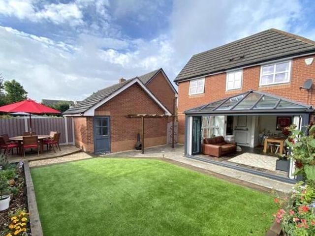Yew Tree Lane, Leeds, 3 Bedroom Detached