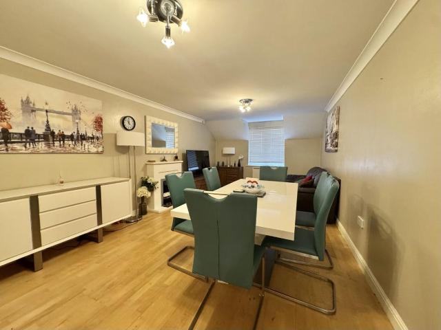 Yew Tree Lane, Solihull B91, 2 bed flat to rent, £1,200 pcm | PrimeLocation