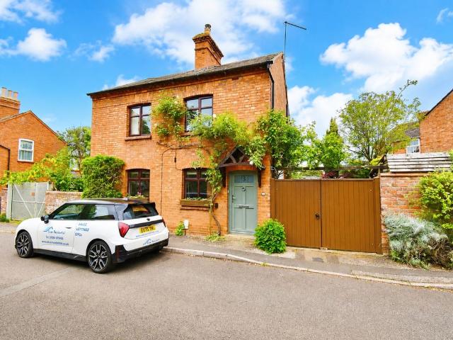 Yew Tree Lane, Spratton, Northamptonshire NN6, 3 bed cottage to rent, £1,300 pcm | PrimeLocation