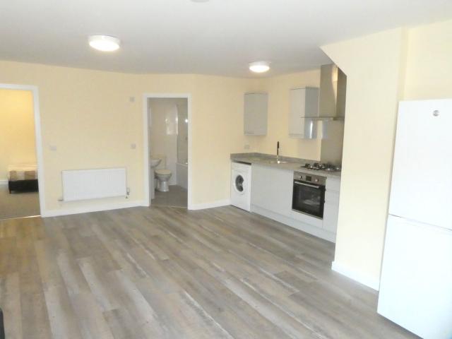 Yew Tree Road, Fallowfield, Manchester M20, 2 bed flat to rent, £1,300 pcm | PrimeLocation