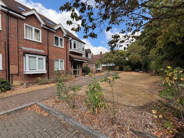 Yewlands, Hoddesdon EN11, 2 bed flat to rent, £1,400 pcm | PrimeLocation