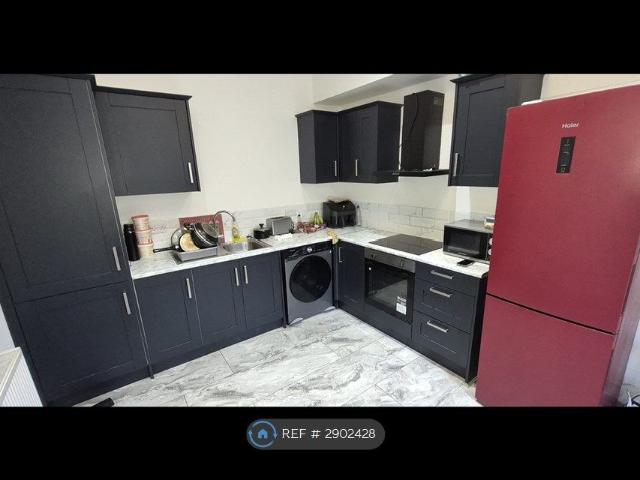Yews Mount, Huddersfield HD1, Room to rent, £430 pcm | PrimeLocation