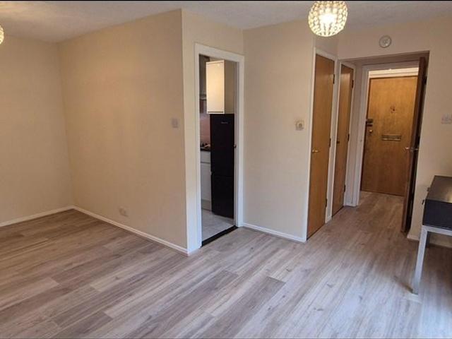 Yiewsley, West Drayton, UB7 Studio to rent £1,195 pcm £276 pw