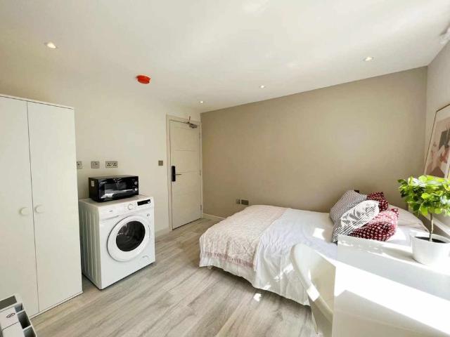 YoLiving Battersea Studio 3 Studio 3