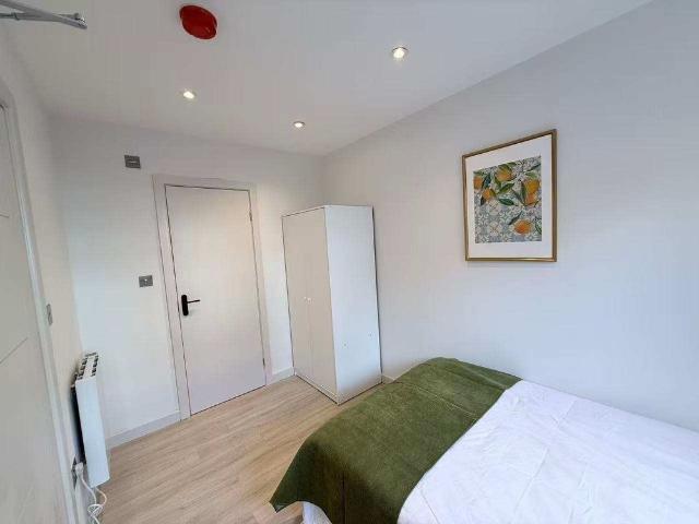 YoLiving Battersea Park A 3b3b Room 3