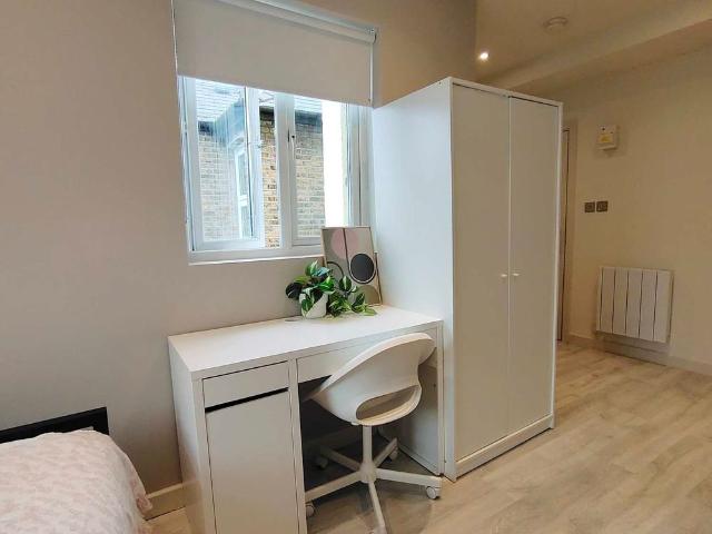 YoLiving Kingston Villiers Road Studio 2 Studio 2