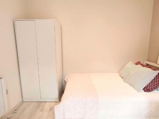 YoLiving Kingston Bonner Hill Road 2b1b Room 2