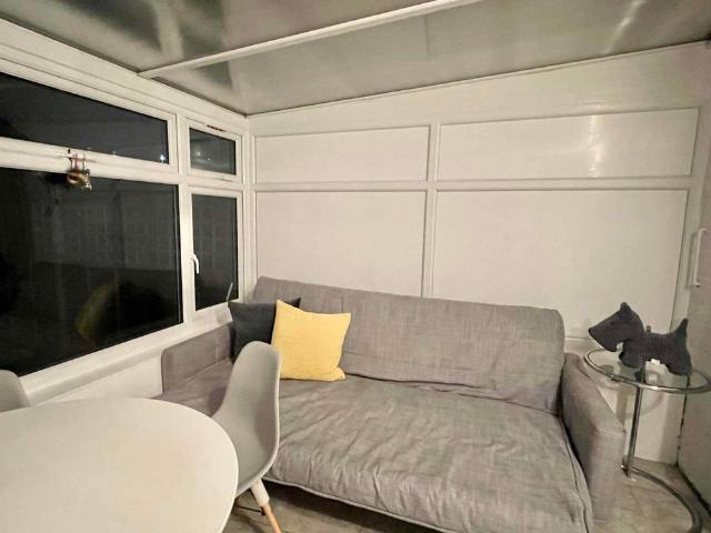 YoLiving LCC Camberwell & Goldsmith Room 5