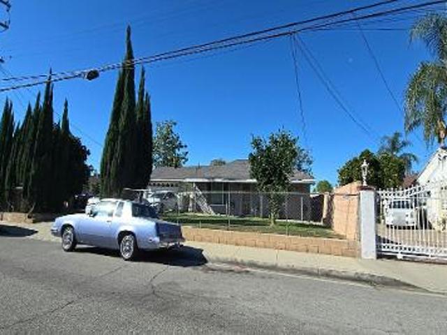 Yorba Ave