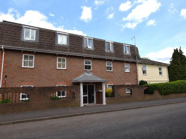 York Mews, Alton, Hampshire, GU34 1 bed apartment to rent £1,050 pcm £242 pw