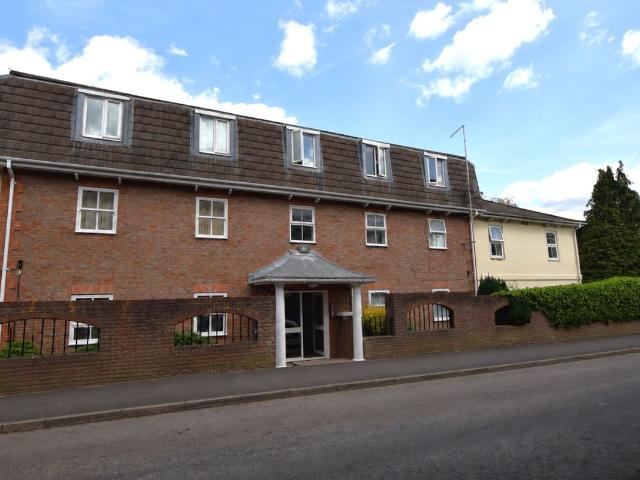 York Mews, Alton, Hampshire GU34, 1 bed flat to rent, £1,050 pcm | PrimeLocation