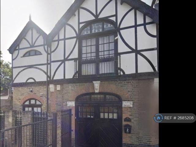 York Mews, Ilford, IG1 3 bed end of terrace house to rent £3,050 pcm £704 pw