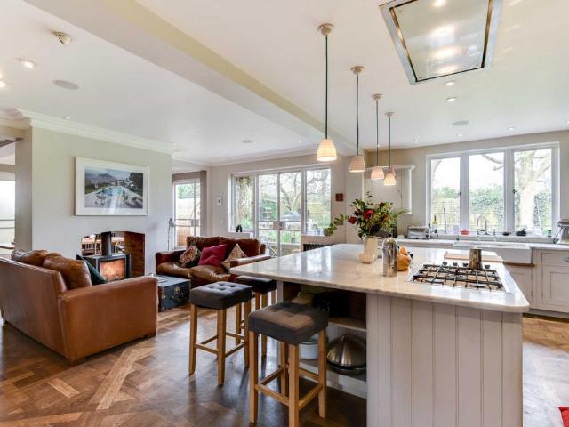 York Ave, Hove 5 bed detached house to rent £22,750 pcm £5,250 pw