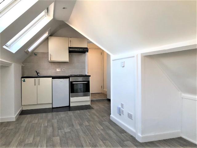 York Avenue, Hove BN3, Studio to rent, £895 pcm | PrimeLocation