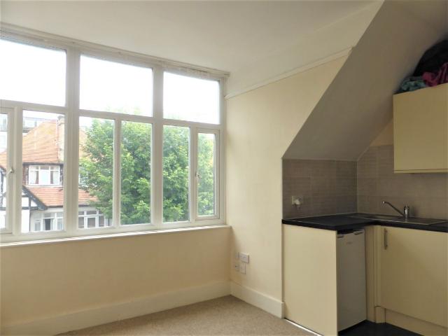 York Avenue, Hove BN3, Studio to rent, £1,025 pcm | PrimeLocation