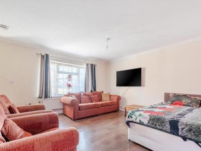 York Avenue, Slough, 3 Bedroom Semi detached