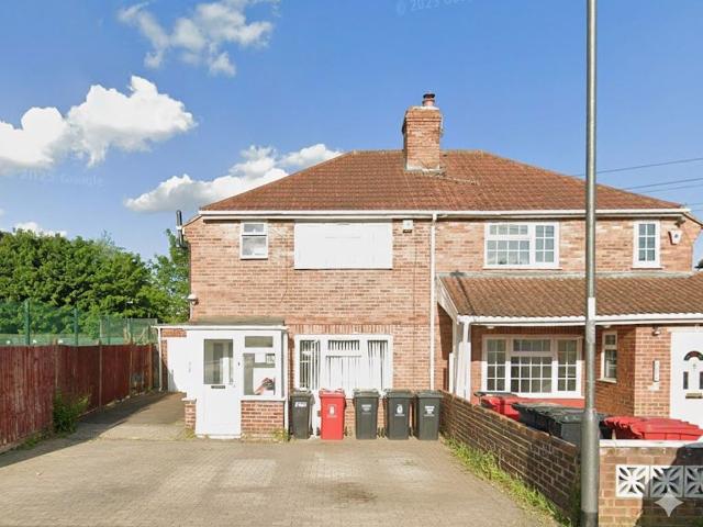 York Avenue, Slough SL1, 6 bed town house to rent, £5,400 pcm | PrimeLocation
