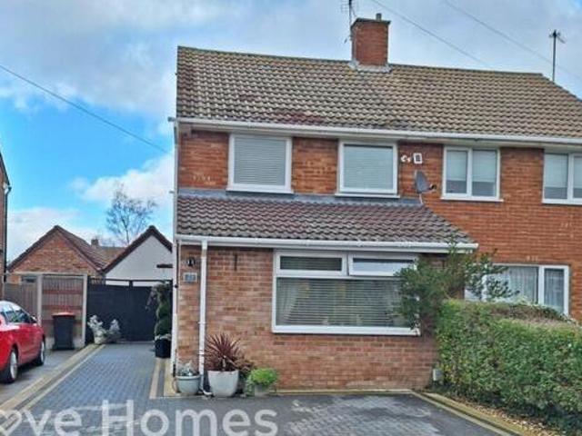York Close, Barton le clay, 2 Bedroom Semi detached