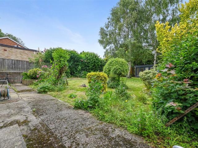 York Close, Kings Langley. 4 bed detached house to rent £3,820 pcm £882 pw
