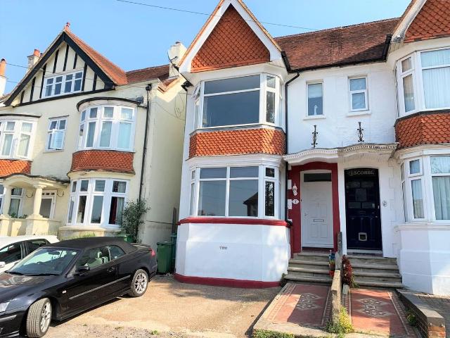 York Crescent, Aldershot GU11, 2 bed flat to rent, £1,300 pcm | PrimeLocation