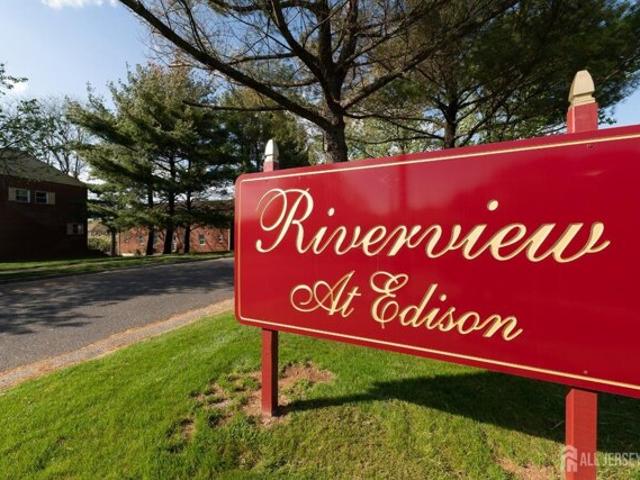 York Dr Apt B, Edison, Property For Sale