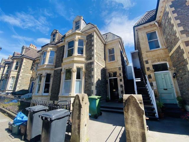York Gardens, Clifton, BS8 3 bed flat to rent £2,500 pcm £577 pw