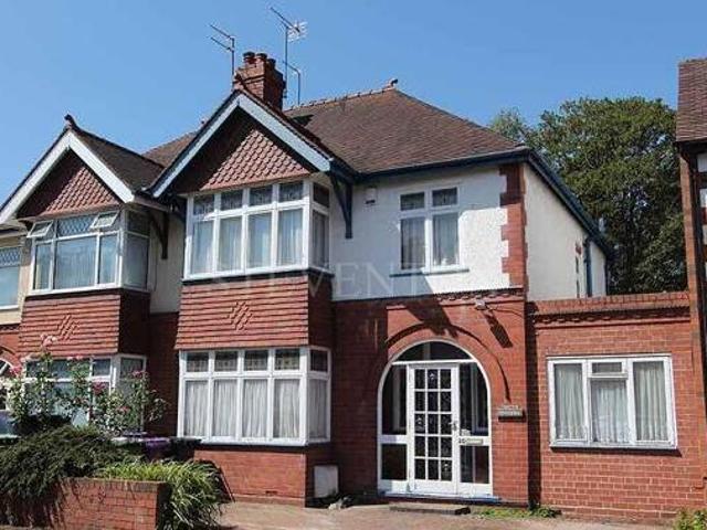 York Gardens, Finchfield, 3 Bedroom Semi detached