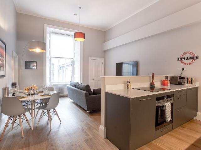 York Place, New Town, Edinburgh EH2, 1 bed flat to rent, £1,875 pcm | PrimeLocation