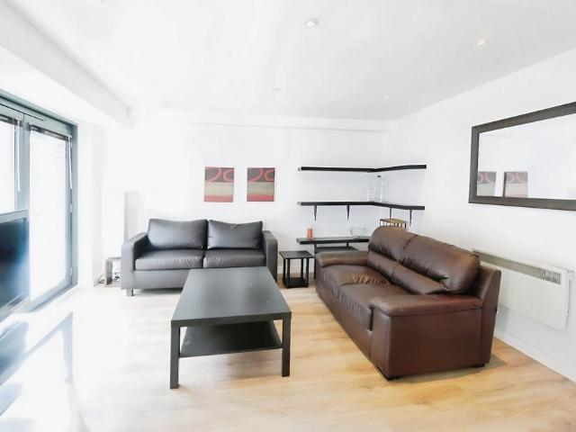 York Place, Leeds, West Yorkshire, LS1 2 bed flat to rent £1,050 pcm £242 pw